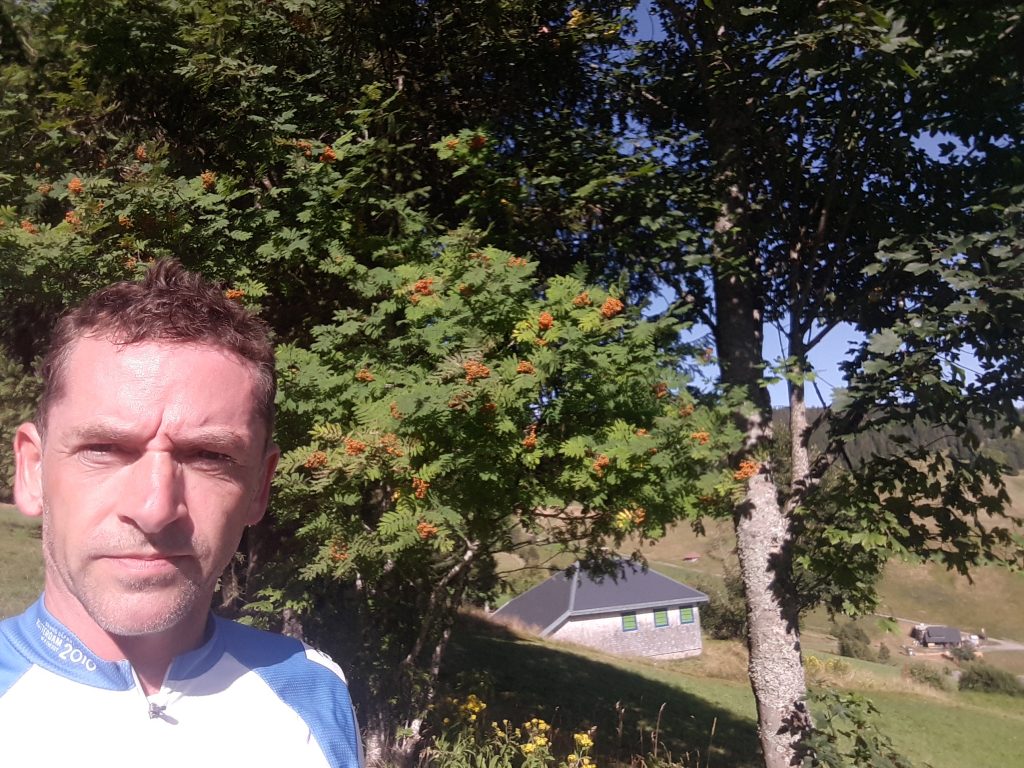 The romantic ideal of our illusory evolution | Selfie with Heidegger's cabin